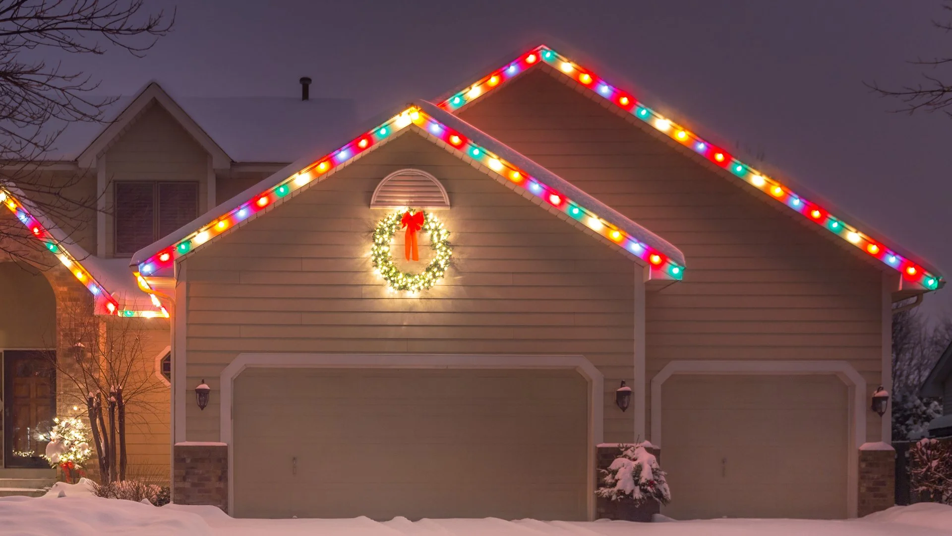 Do Pros Use Your Holiday Lights When Hiring Them for Installation? | A+ ...