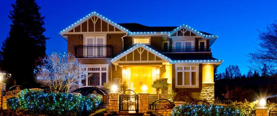 Should You Use Warm White or Cool White Lights for Your Holiday Display ...